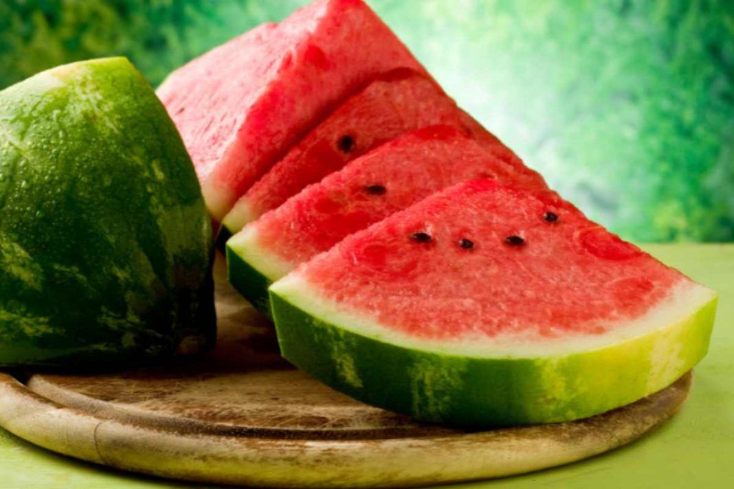 Come conservare l'anguria per averla fresca tutto l'anno: metodo ...